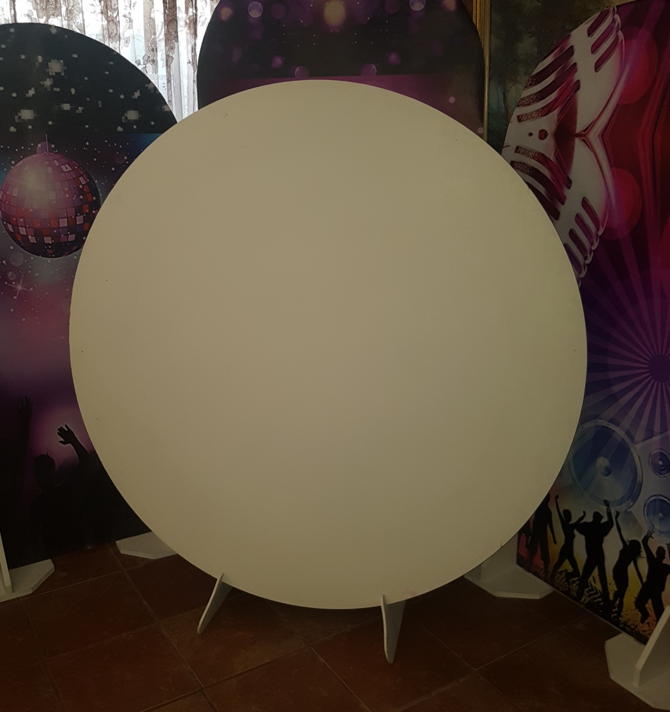 Backdrop Round - Wood Freaks